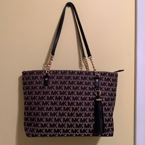 Michael Kors | Bags | Authentic Mk Shoulder Purse | Poshmark